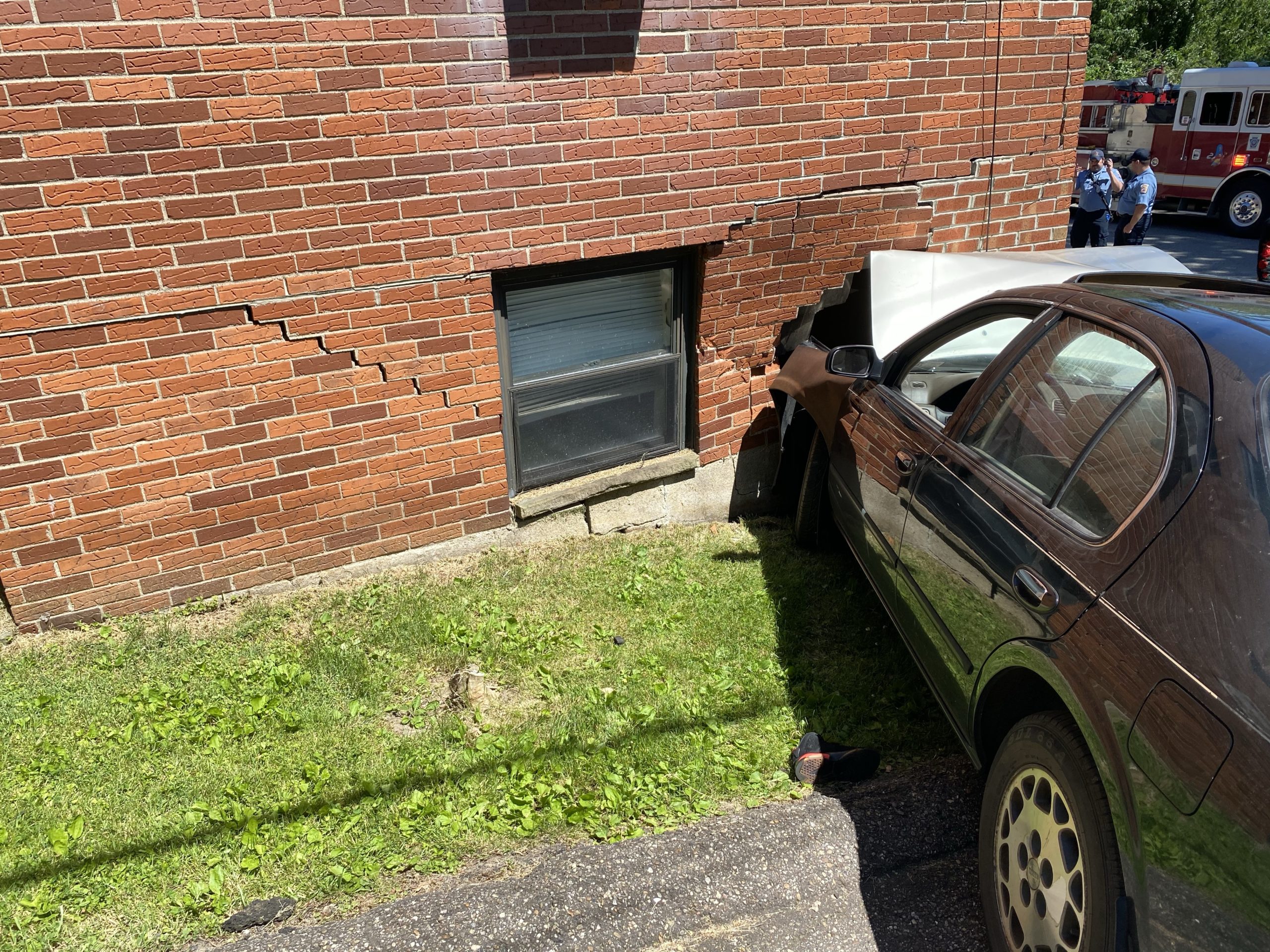 Nelbon @ Lindberg – Vehicle Into Structure | Penn Hills Fire – Station 227